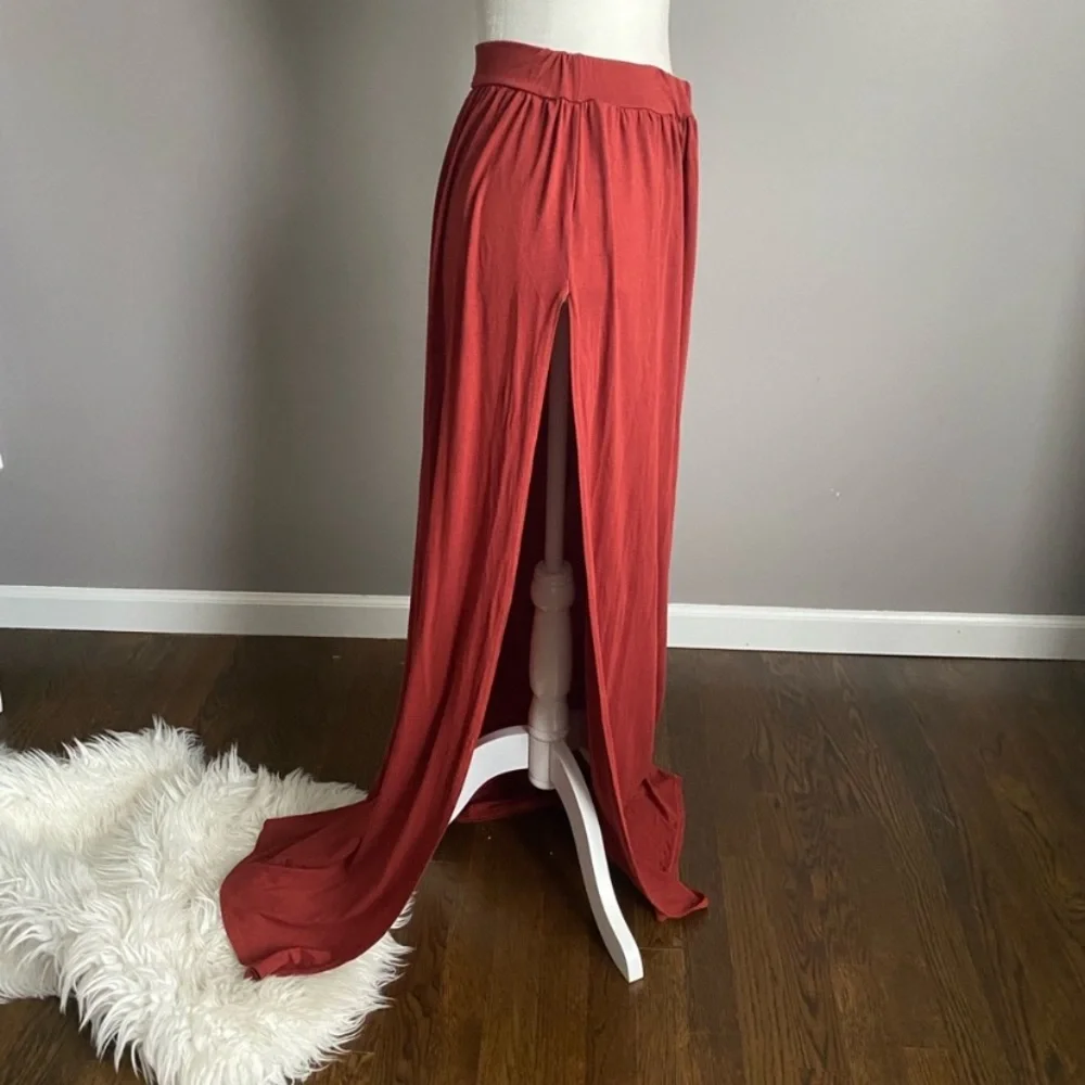 City Feathers | Skirts | New Rust Pleated Side Split Maxi Skirt | Poshmark